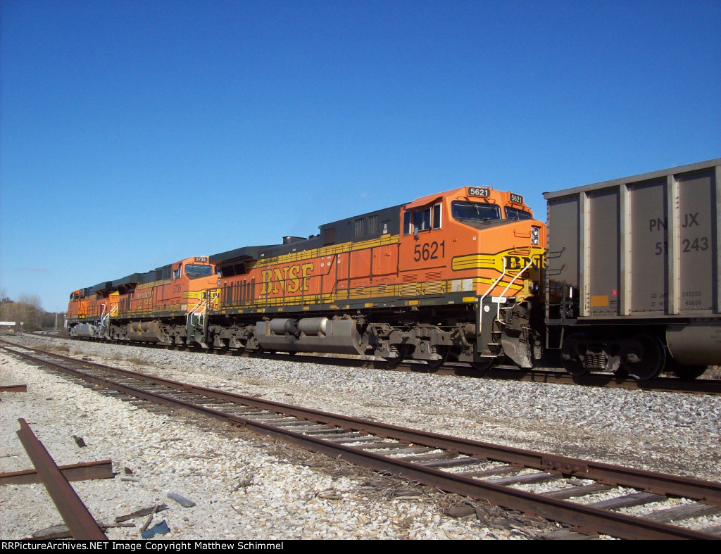 BNSF 5621